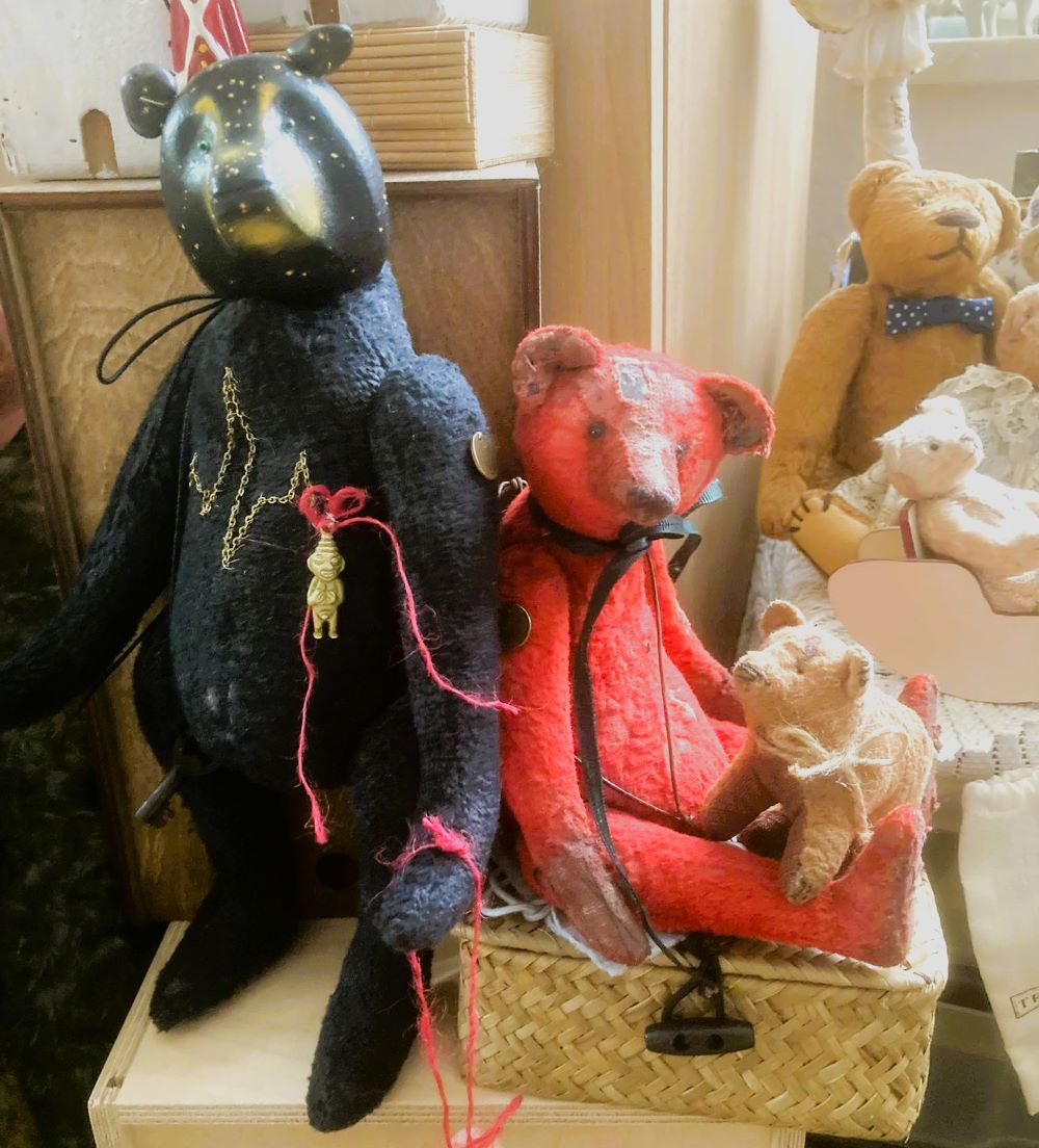 Inside the World of Teddy Bear Collectors: 1700 Bears of Richard ...